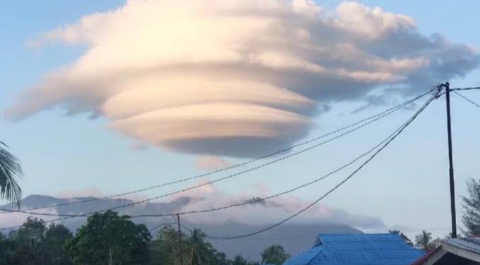 Kenapa Awan Tidak Jatuh ke Tanah Padahal Beratnya Ribuan Ton? - Kabar ...